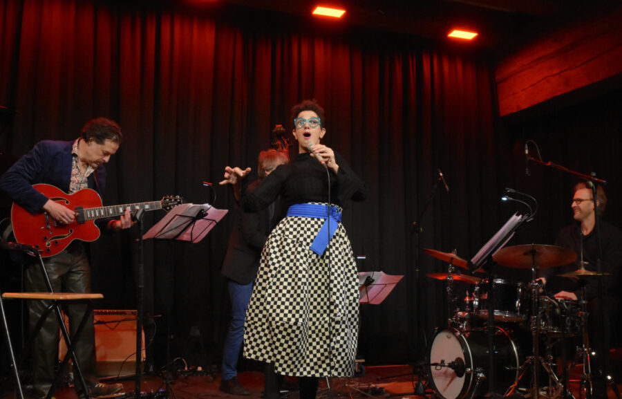 Poetische Jazzsongs mit Humor und Tiefe - JazzZeitung